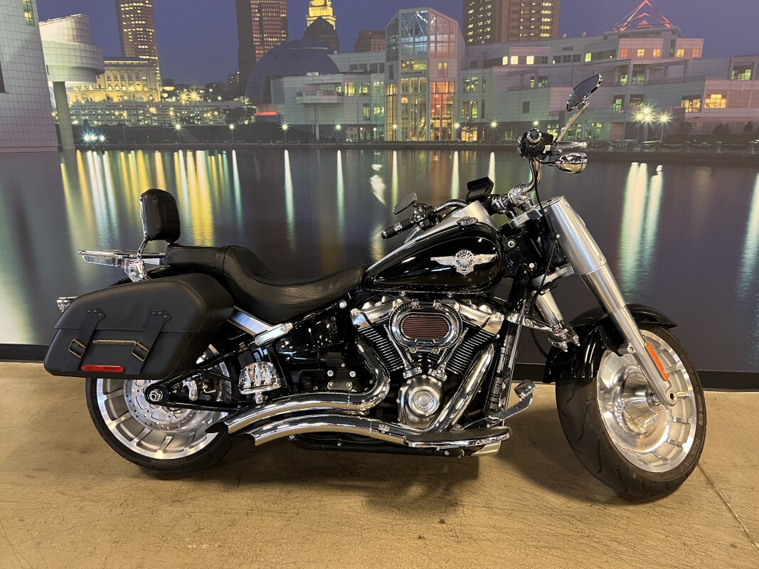 Harley-Davidson® Fat Boy® 2018 FLFB 034377U-RNR Vivid Black