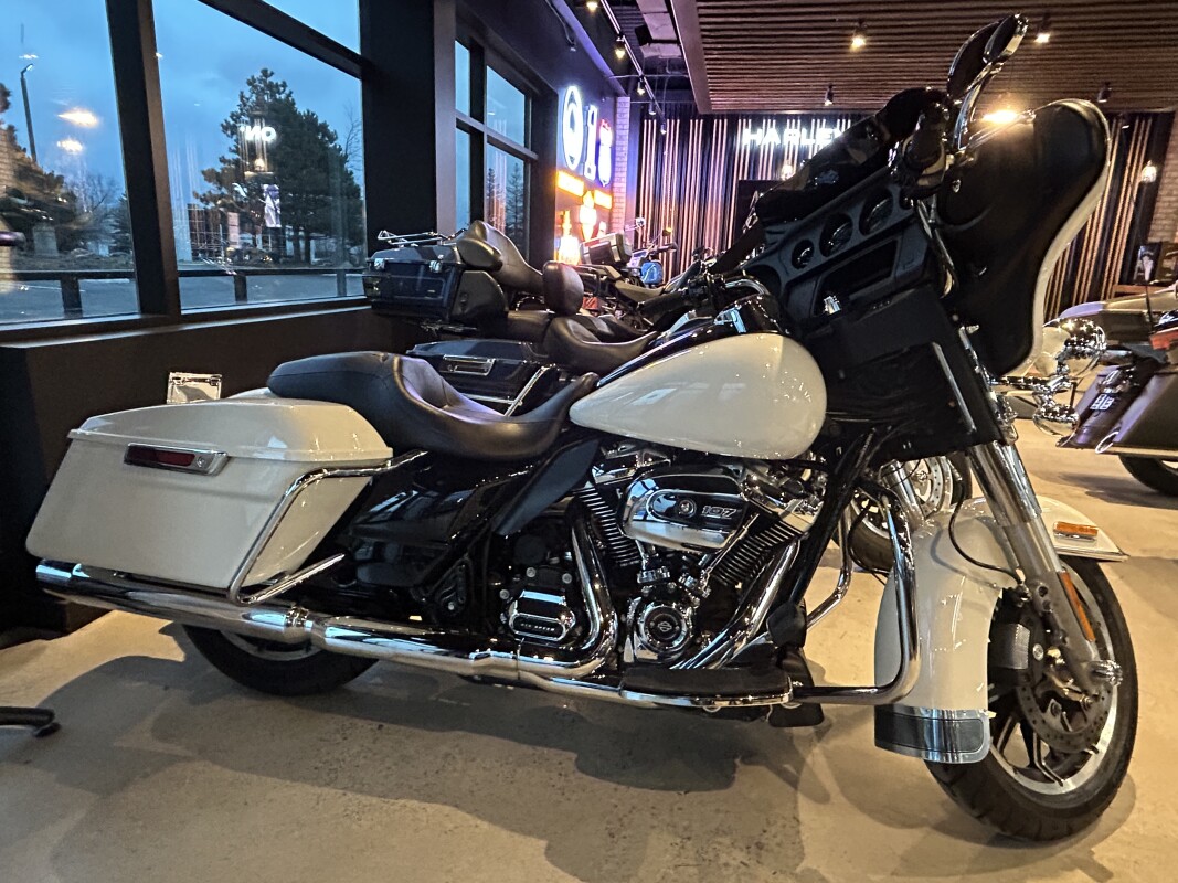 Electra Glide Ultra Classic - Police