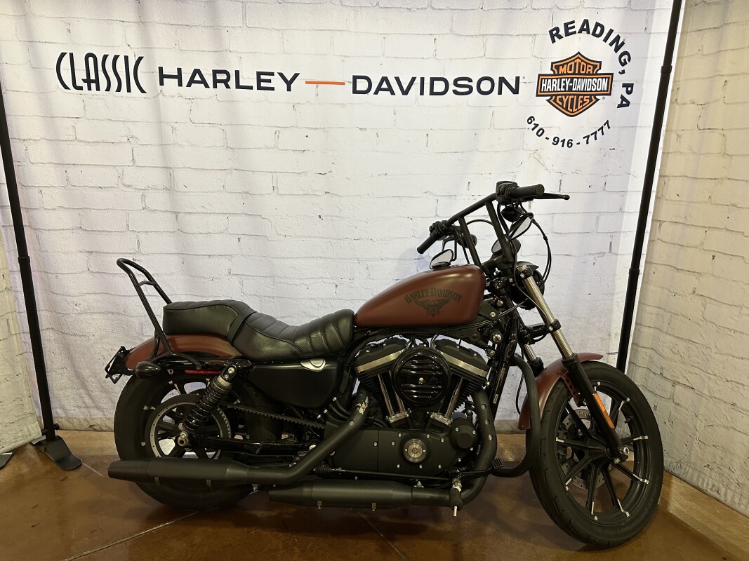 Harley Davidson 883 Iron Red
