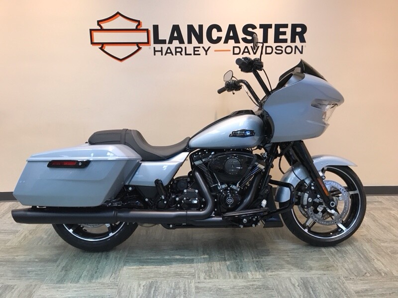2024 Harley-Davidson® Road Glide® Atlas Silver Metallic — Black Finish ...