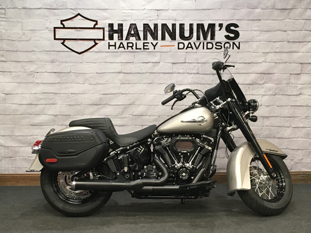 2018 Harley-Davidson® Heritage Classic 114 Silver Fortune FLHCS ...