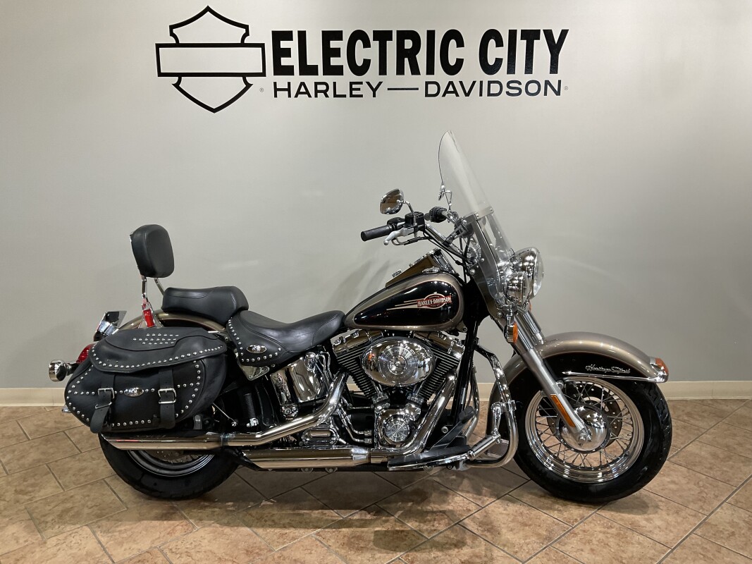 2005 Harley-Davidson®FLSTCI Heritage Softail® Classic Smokey Gold and ...