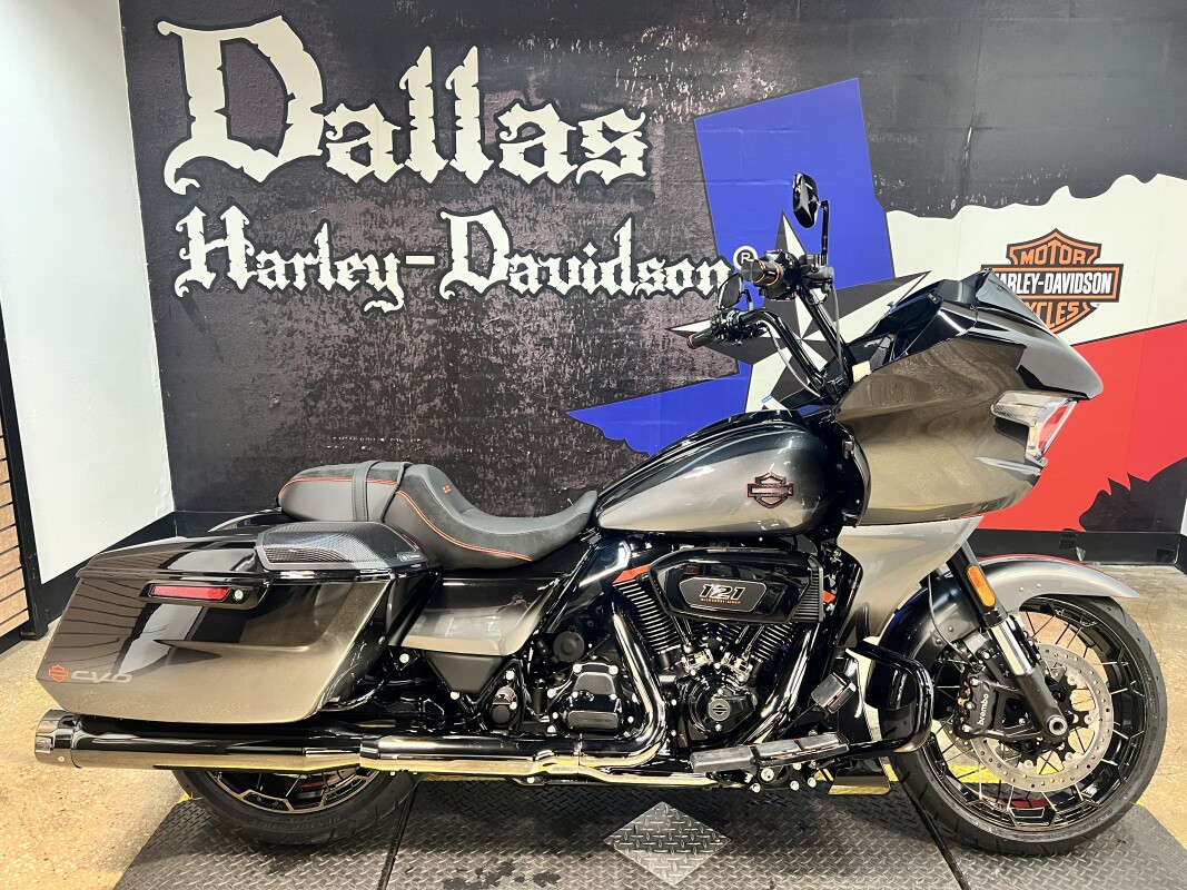 NEW 2025 CVO ROAD GLIDE RAVEN FADE DALLAS | Dallas Harley-Davidson ...