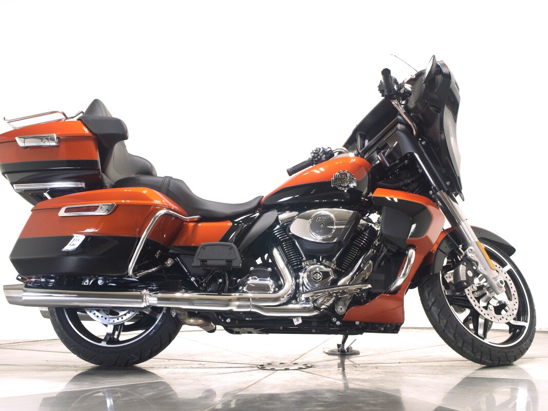 2025 Harley-Davidson FLHXU Street Glide Ultra in Whiskey Fire/ Vivid ...