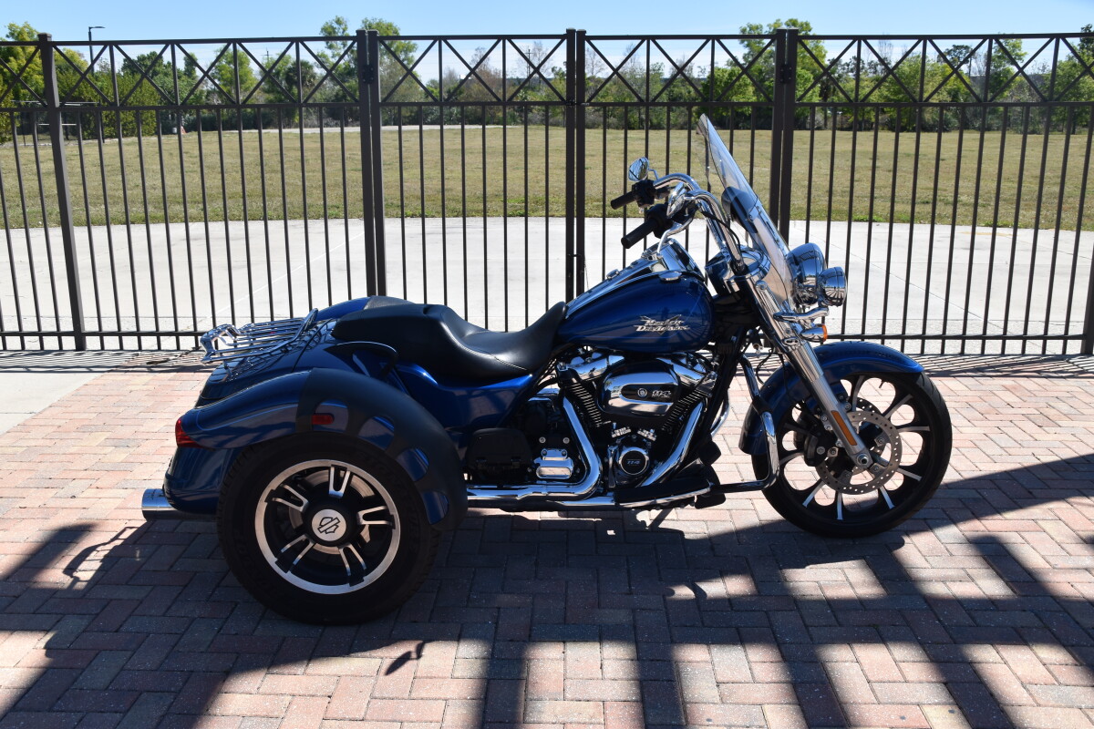 2022 Harley-Davidson® Freewheeler® FLRT | Rockstar Harley-Davidson®