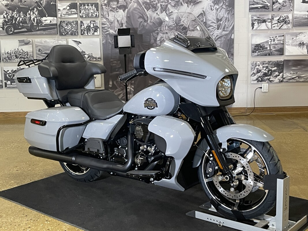 Street Glide® Ultra | Wild Fire Harley-Davidson
