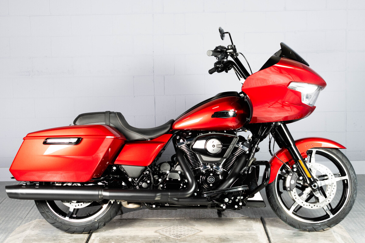 2025 Harley-Davidson® Road Glide® FLTRX | Desert Wind Harley-Davidson®