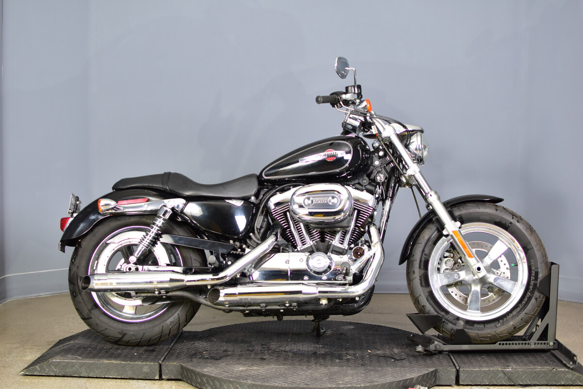 2015 Sportster 1200 Custom Hd1 Base | Desert Wind Harley-Davidson®
