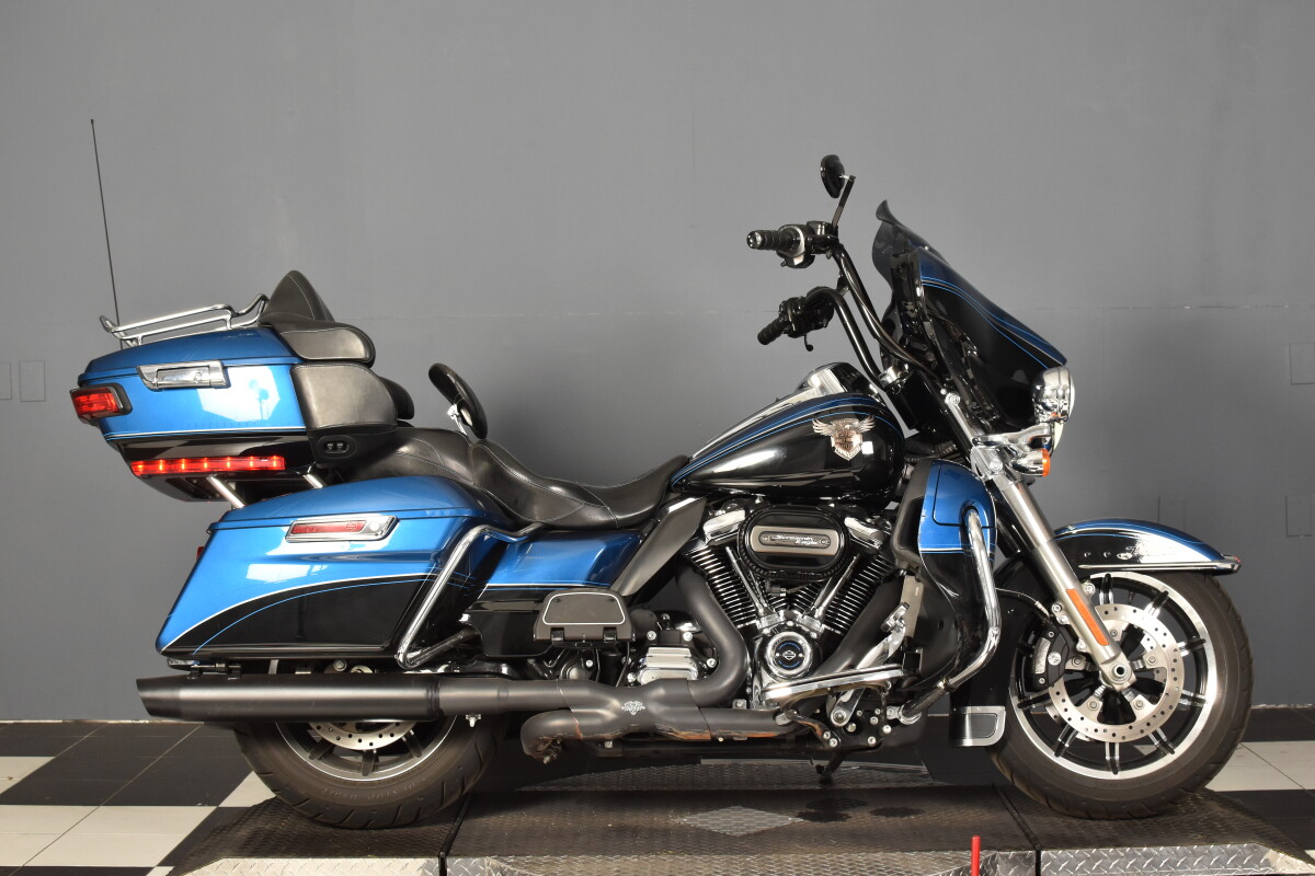 2018 Harley-Davidson® 115th Anniversary Ultra Limited FLHTKANV | Desert Wind Harley-Davidson®