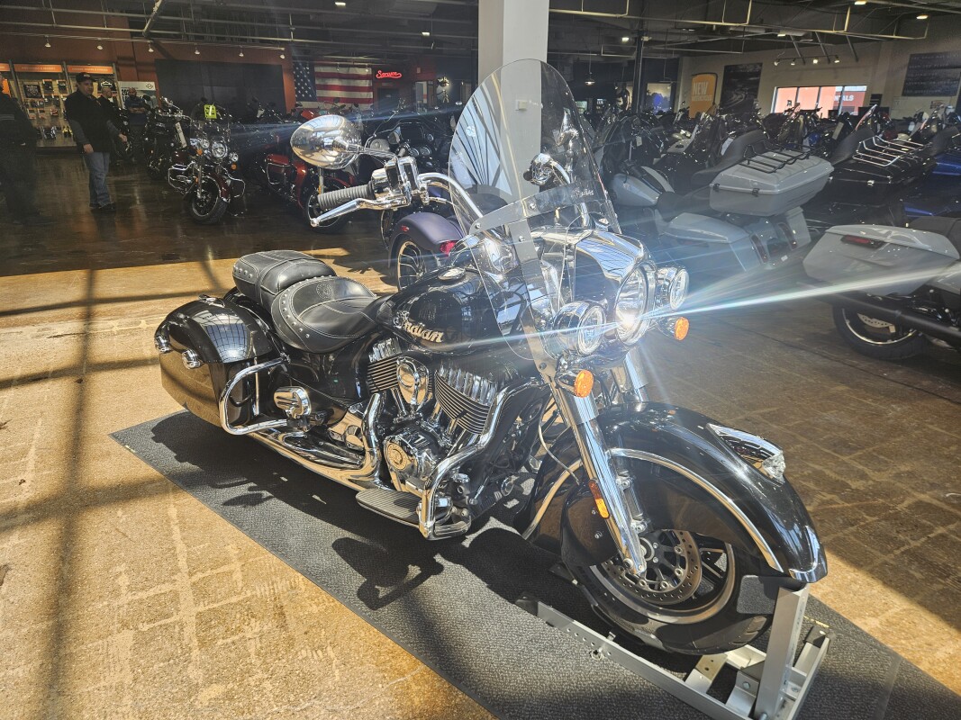 2019 Indian Motorcycle® Springfield® Base BLACK | UsedMotorcycleStore.com