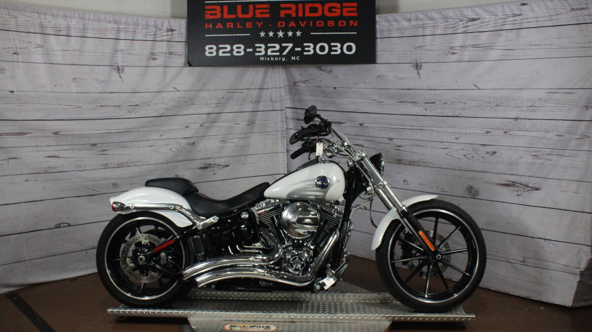 2016 Harley-Davidson® Breakout® Crushed Ice Pearl | Hooligan Harley ...