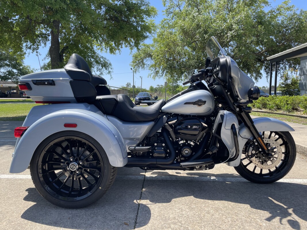 2025 Harley-Davidson Tri Glide® Ultra | Blue Ridge