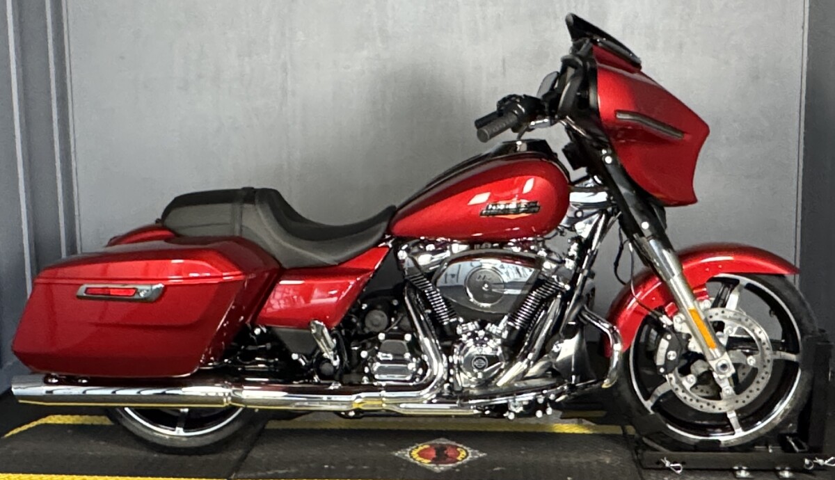 2025 Harley-Davidson Street Glide™ FLHX BRILLIANT RED | Valley Harley ...