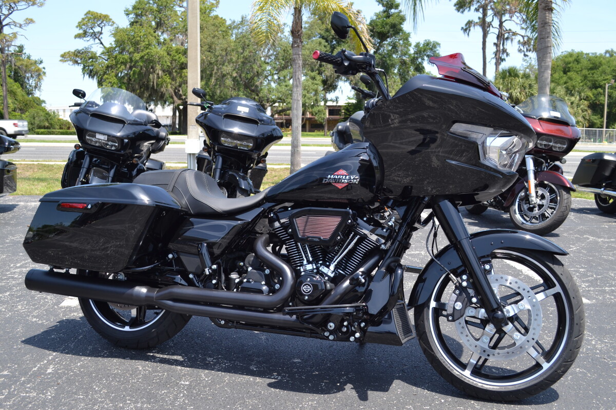 FLTRX 2025 Road Glide™ Midnight Firestorm | Gator Harley-Davidson®