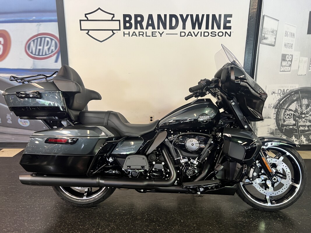 2025 Harley-Davidson® Street Glide™ Ultra Iron Horse Metallic / Vivid ...