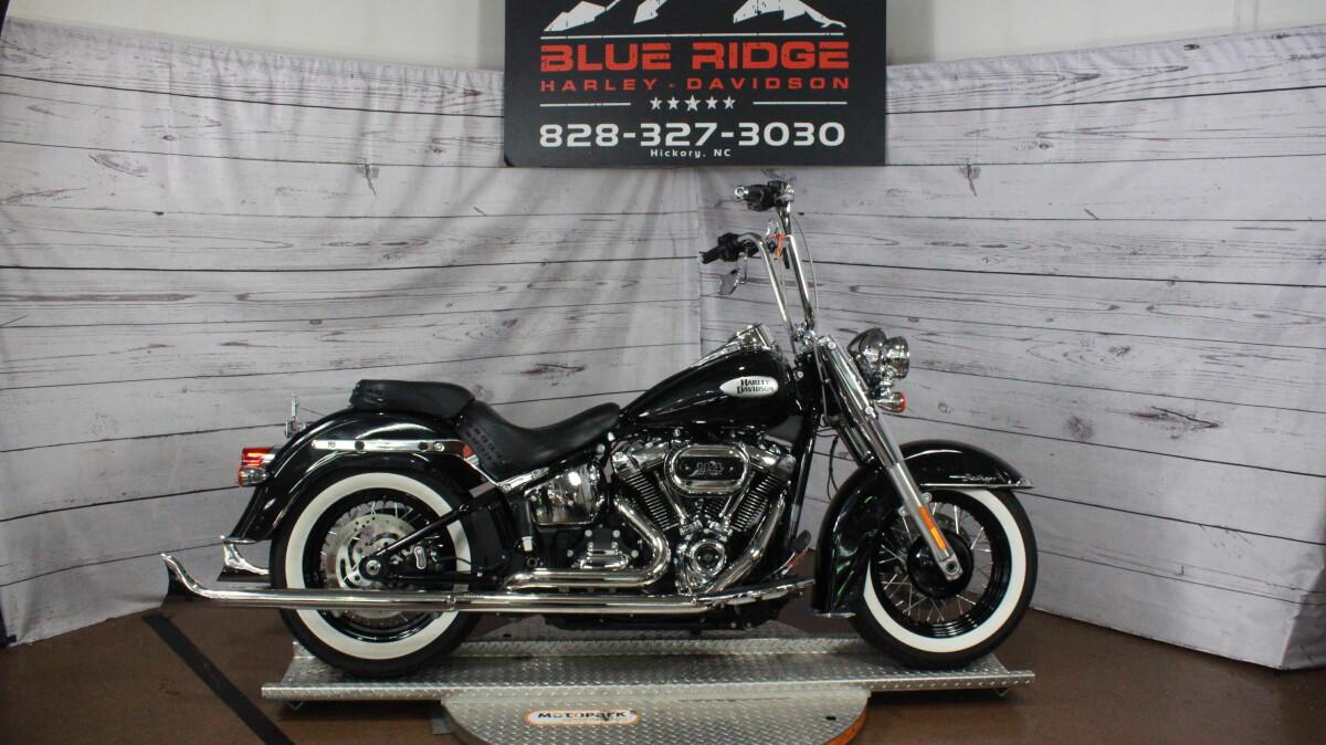 2022 Harley-Davidson® Heritage Classic 114 Vivid Black (Black Finish w/Laced Wheels) | Wrecking ...