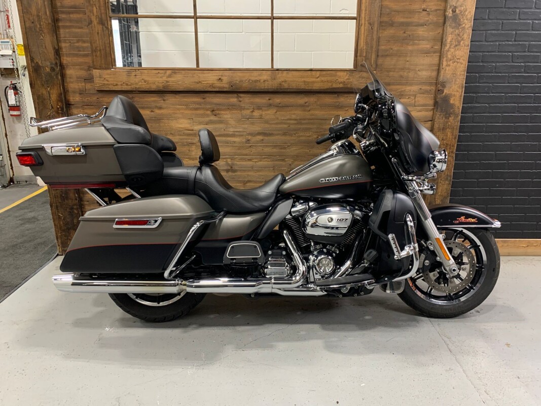 2018 Harley-Davidson® Ultra Limited Industrial Gray Denim | Durham Harley-Davidson®