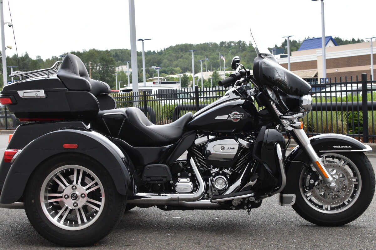2022 Harley-Davidson® Tri Glide® Ultra FLHTCUTG | Volcano Harley-Davidson®