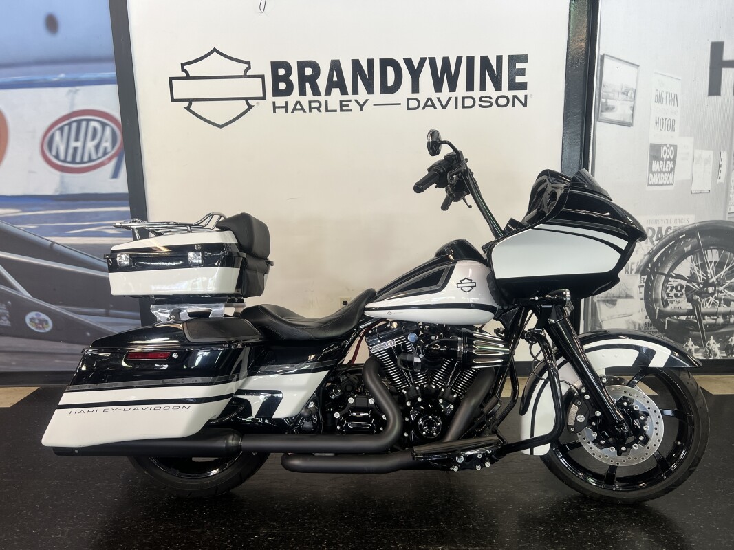 2016 Harley-Davidson® Road Glide® Special Solar Eclipse FLTRXS | Hannum's Harley-Davidson®