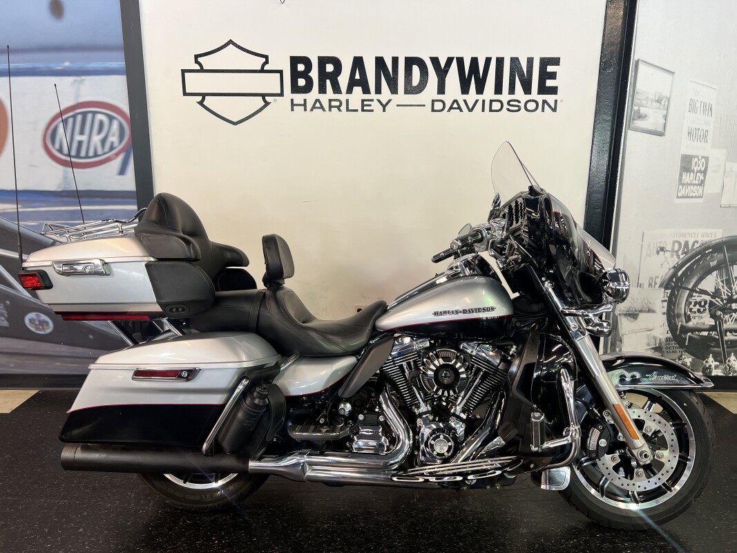 2015 Harley-Davidson® Ultra Limited Two-Tone Brilliant Silver Pearl ...