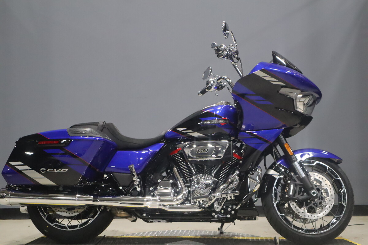 2025 Harley-Davidson® CVO™ Road Glide® FLTRXSE | Motown Harley-Davidson®