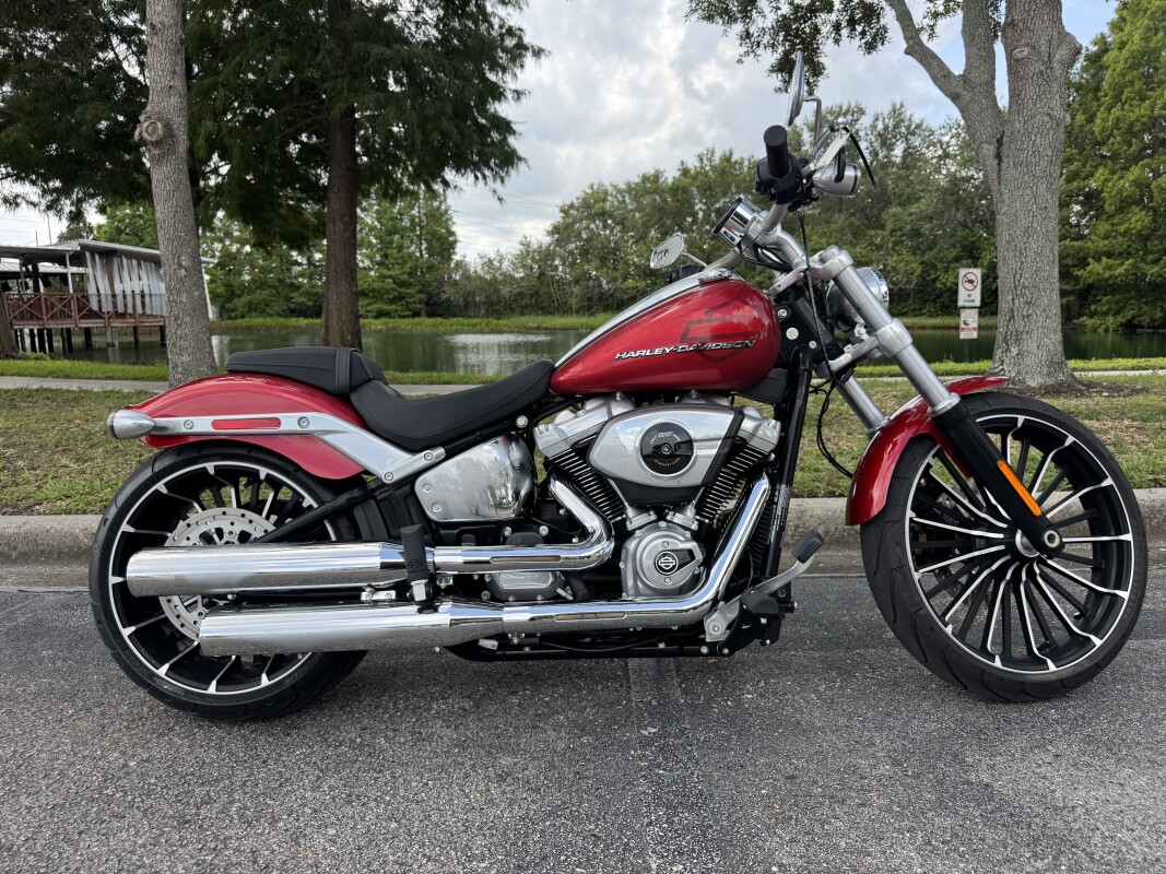 New 2025 Harley-Davidson FXBR Breakout in Brilliant Red | Tampa Bay ...