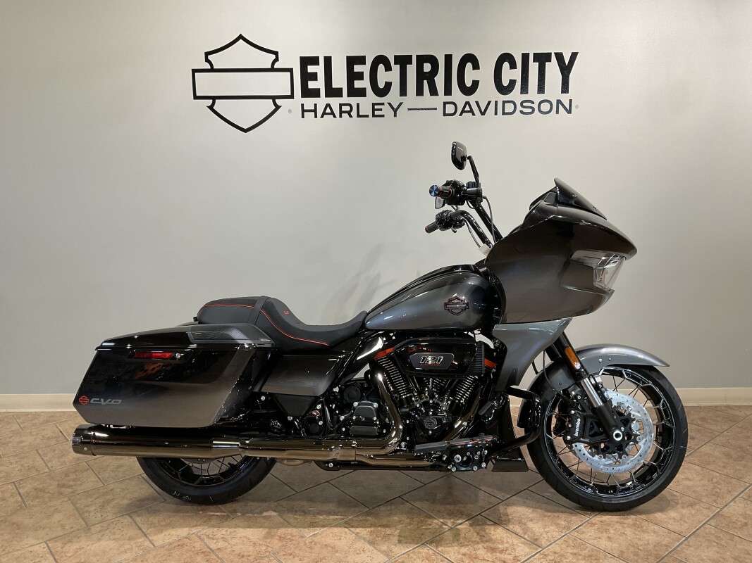2025 Harley-Davidson® FLTRXSE CVO™ Road Glide® Raven Fade | Freedom ...