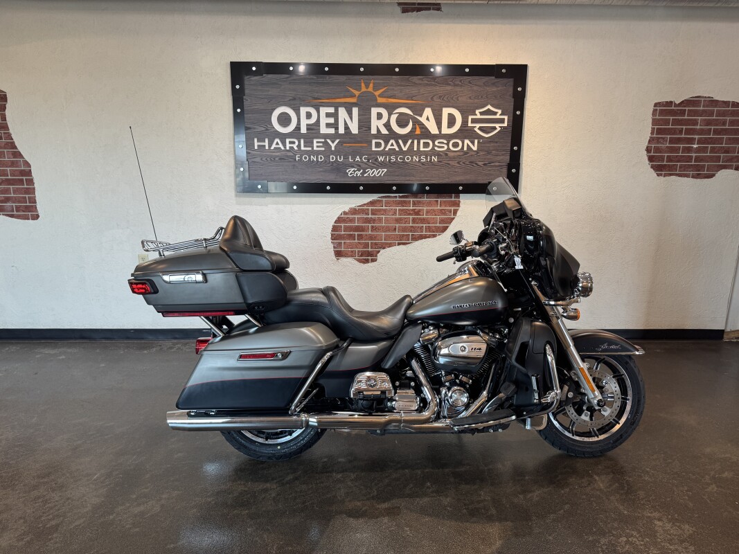 2019 Harley-Davidson® Ultra Limited Industrial Gray Denim/Black Denim | Open Road Harley-Davidson®