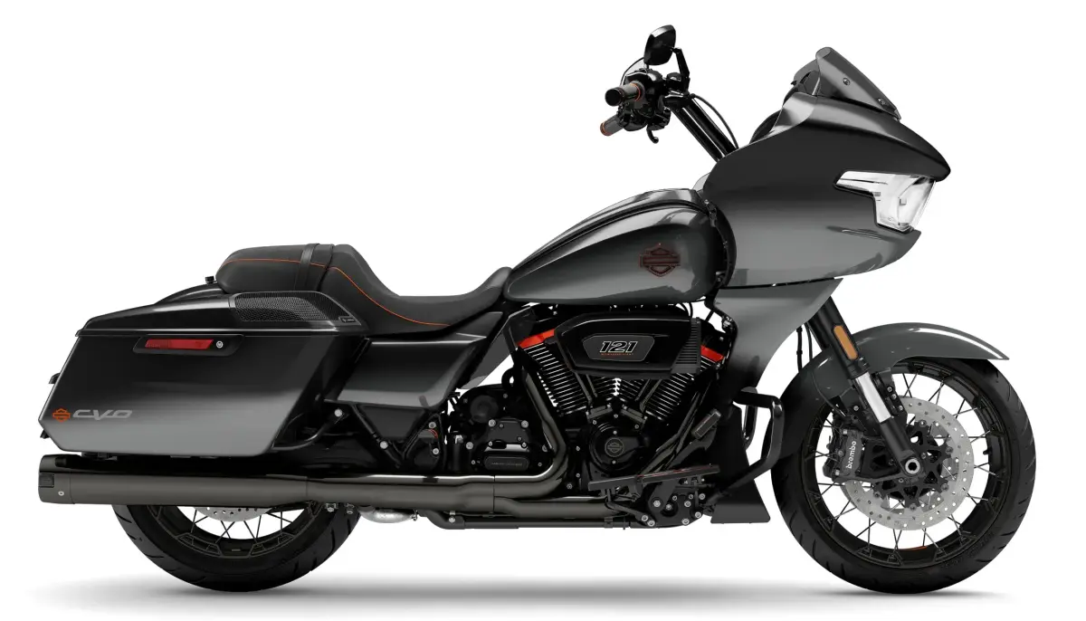 2025 Harley-Davidson® CVO™ Road Glide® ST FLTRXSTSE Raven Fade ...