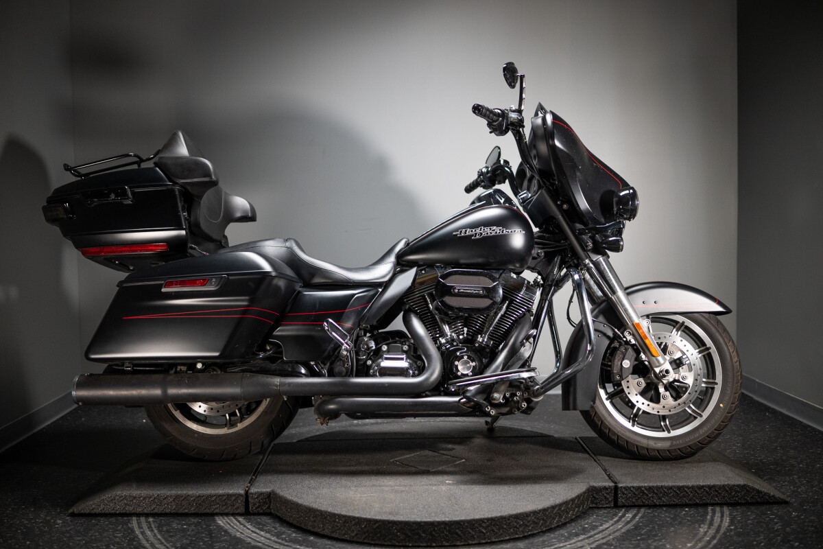 2015 Street Glide® Special (FLHXS) | L-A Harley-Davidson®