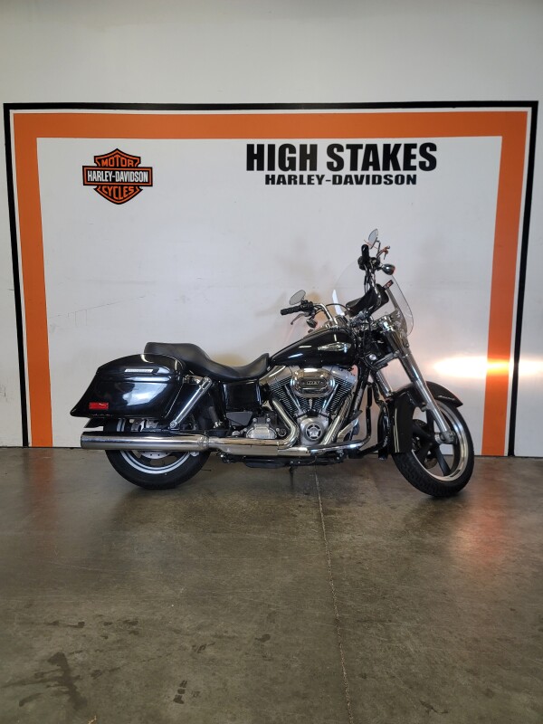 2016 Harley-Davidson® Switchback™ Vivid Black FLD103 | High Stakes Harley-Davidson®