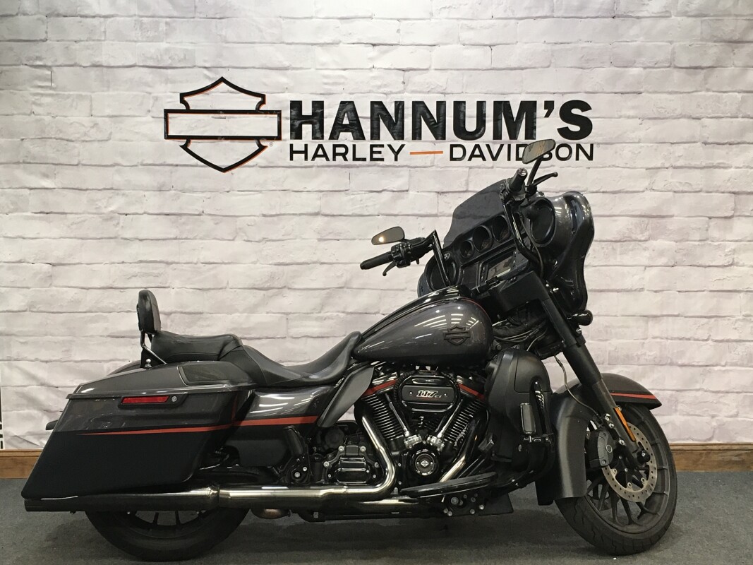 2018 Harley-Davidson® CVO™ Street Glide® Dark Alloy & Black Denim | Hannum's Harley-Davidson®