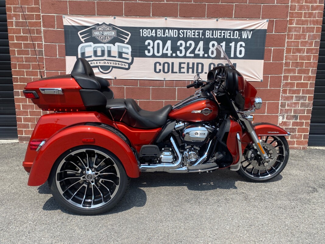 Tri Glide® Ultra | Black Jack Harley-Davidson